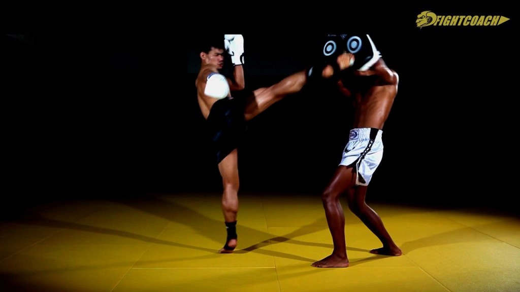 Combinação de Muay Thai/MMA: Jab - Chute Alto Direita - Chute Alto ...